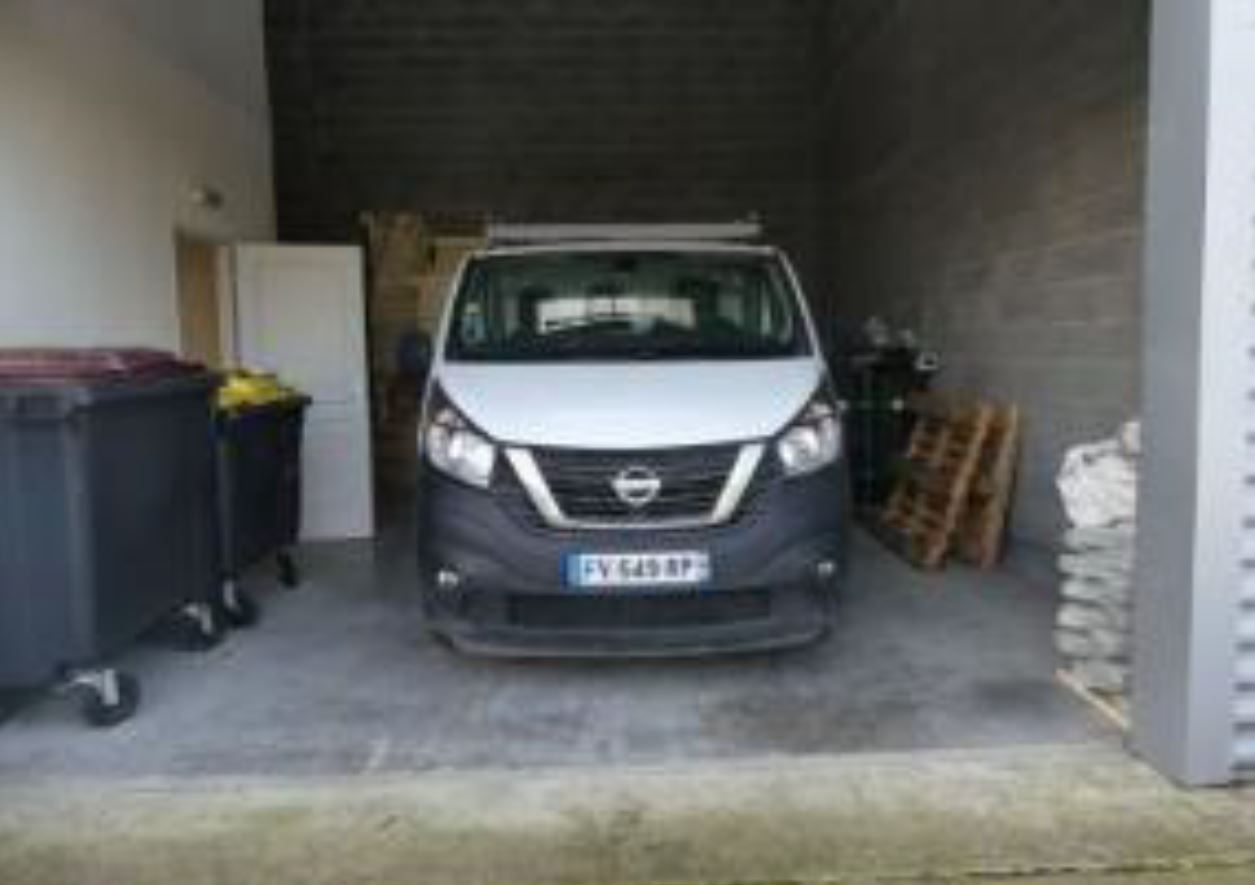 Nissan NV300 Fourgon 7cv avec 25409 km au compteur - Résultat du 07/02/2023