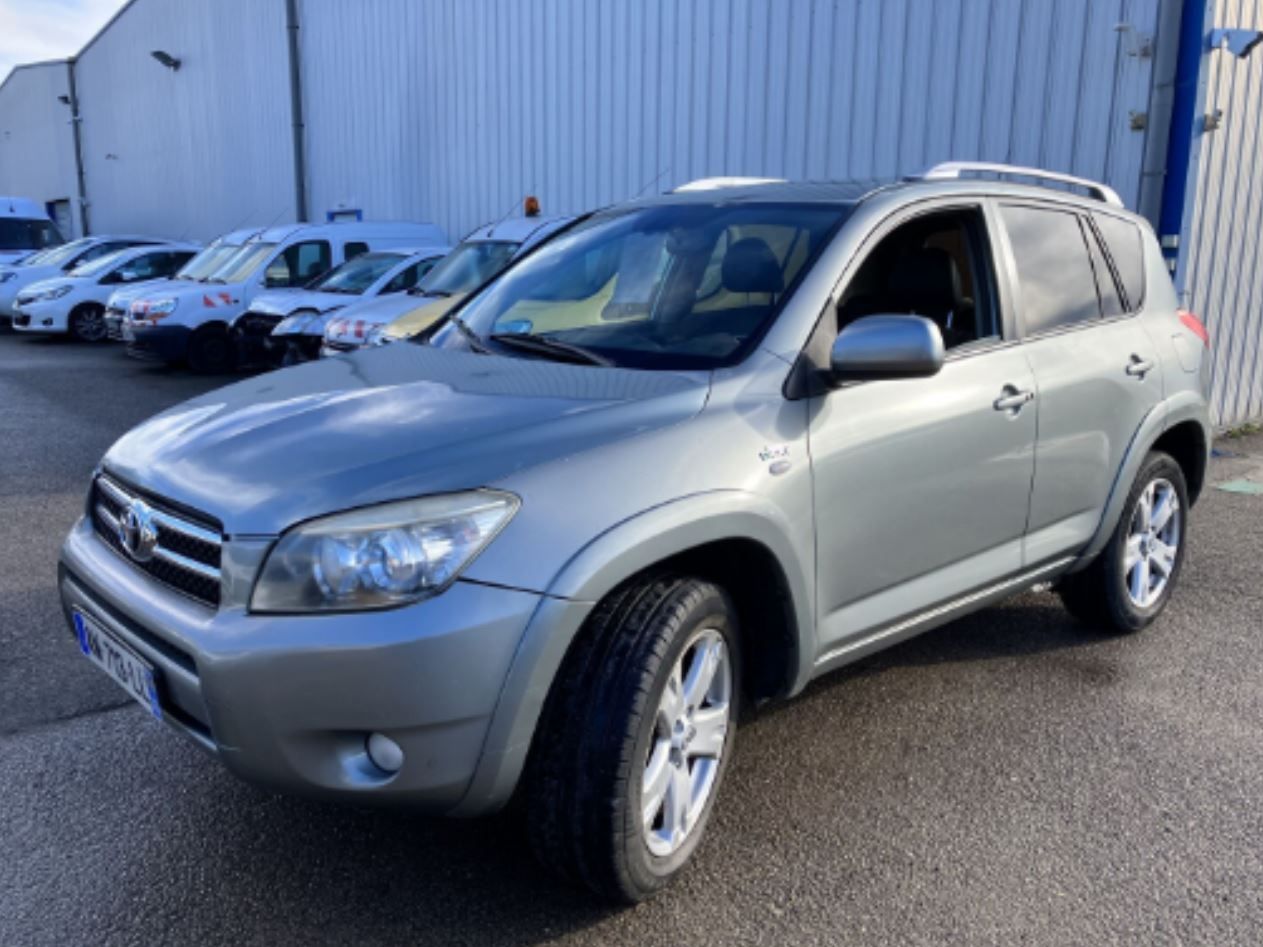 Lot 136 - Toyota RAV4 gris 2.2, année 2007, avec 162236 km au compteur ...
